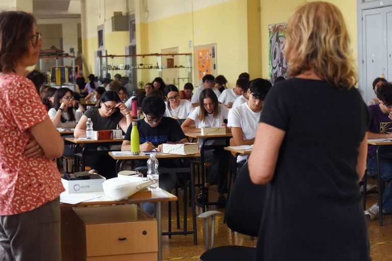 Esami di maturità 2026: dal dress code a documenti e materiali da ...